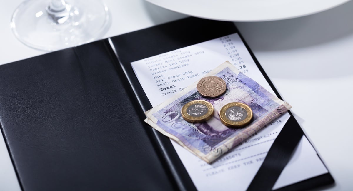 Accepting tips & service charge: how-tos & responsibilities