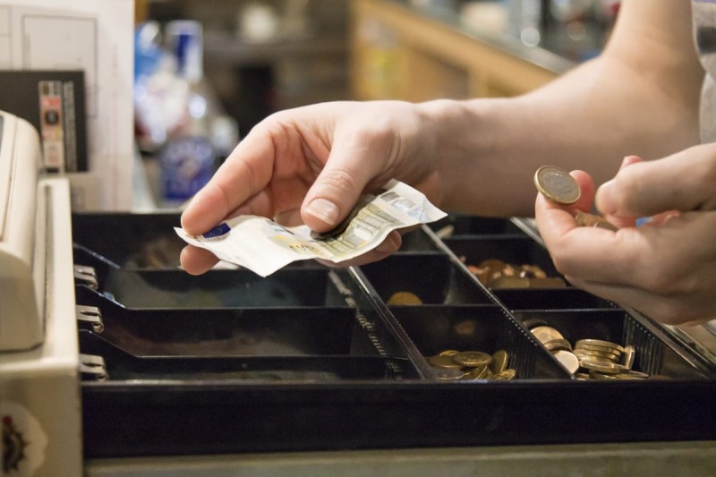 Should you accept cash? Pros and cons of card-only